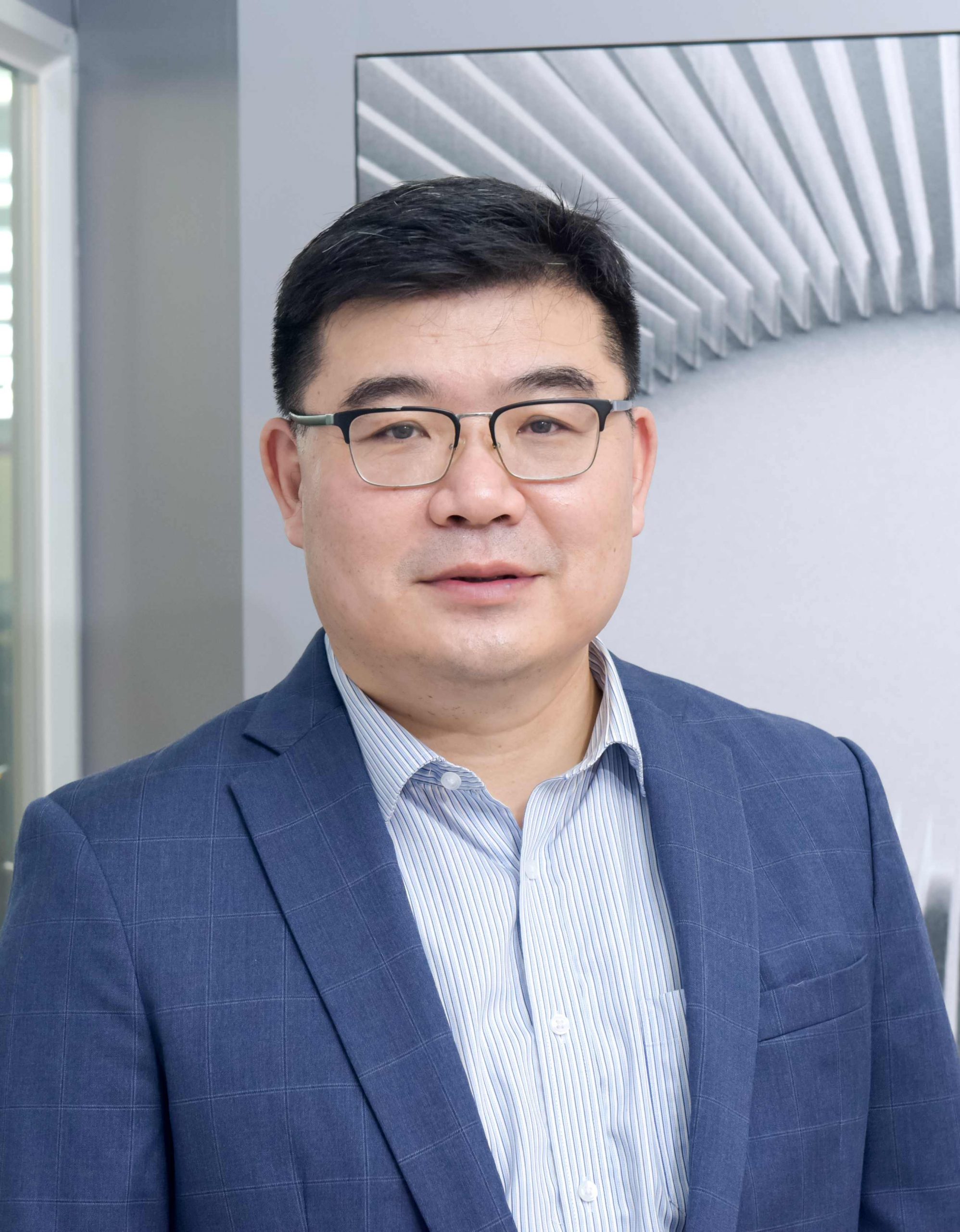 BIOGRAPHY – Kevin J Chen